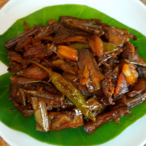 Wambatu moju/Batu moju/Srilankan brinjal pickle/ Brinjal relish